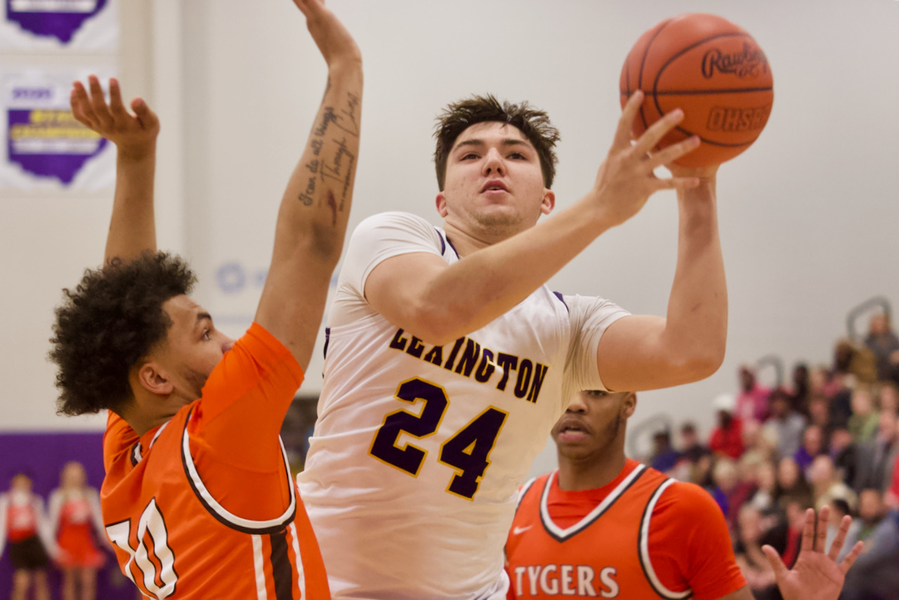 Lexington holds off Mansfield Sr. in Ohio Cardinal Conference showdown